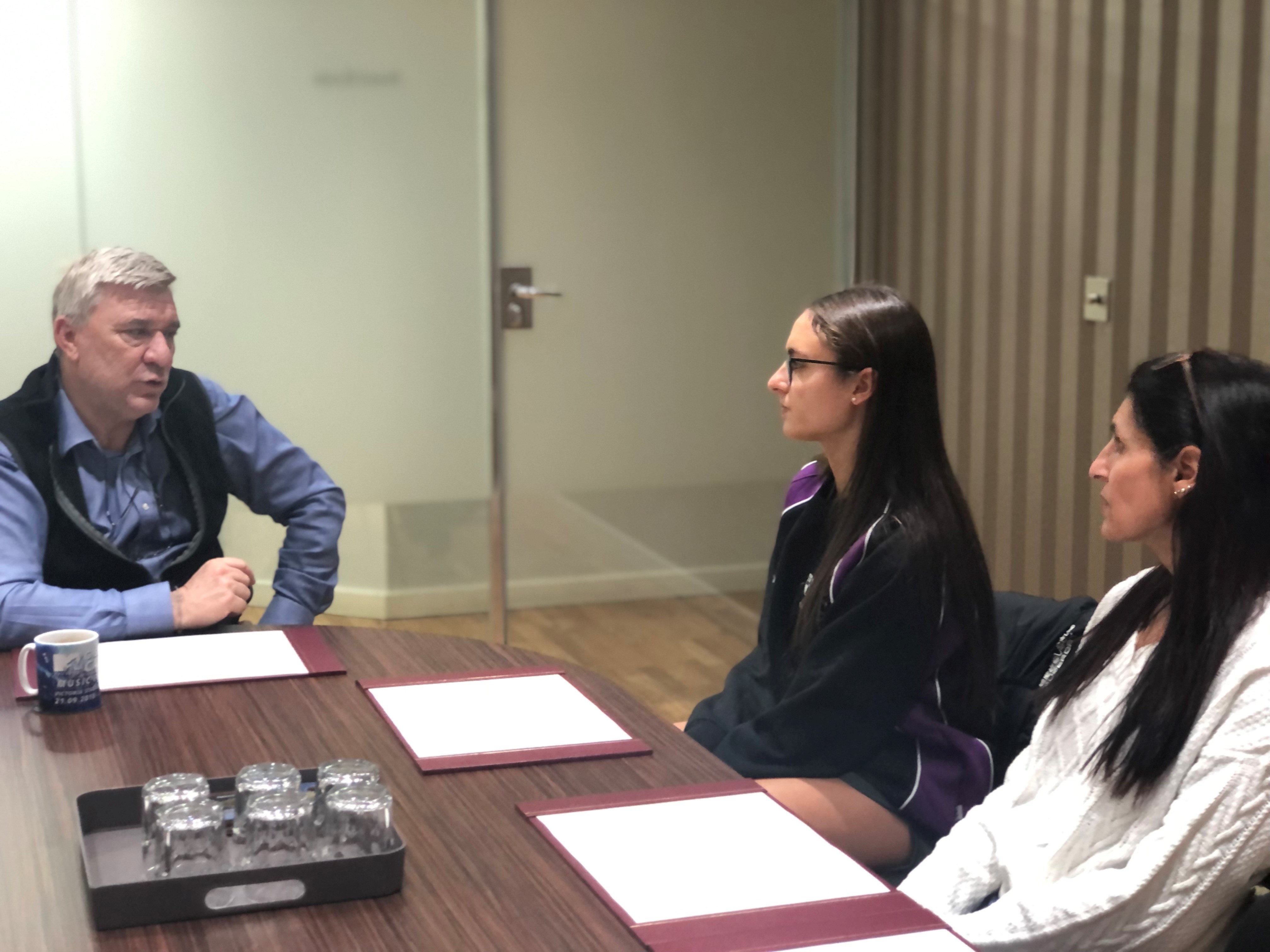 Minister for Sport meets local footballer Shania Robba - 877/2021